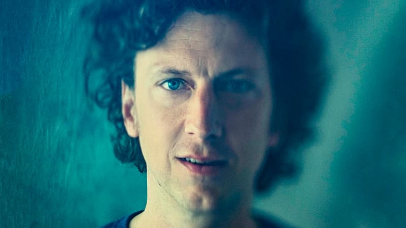 Cabaretier Merijn Scholten: ‘Vergeet niet te leven’ | Intermediair